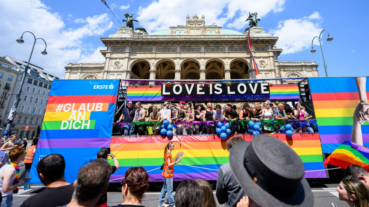 Regenbogenparade 24 - Pride and Party - ORF ON