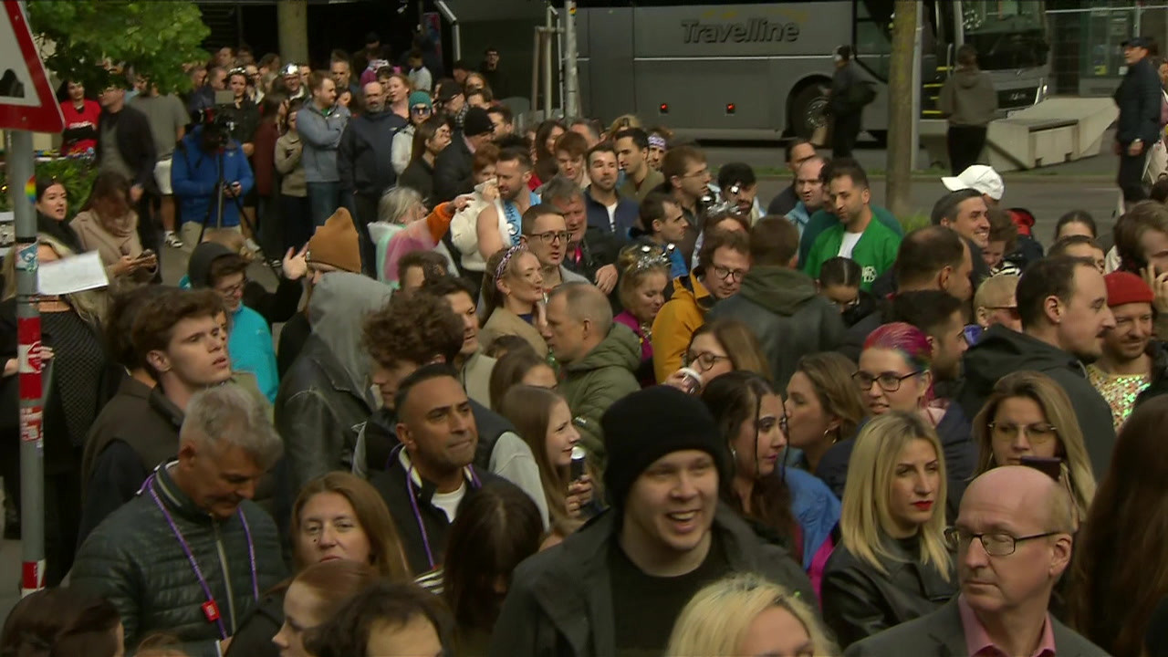 "Arriving People" vor der Wiener Stadthalle zum 1. Semifinale - ORF ON